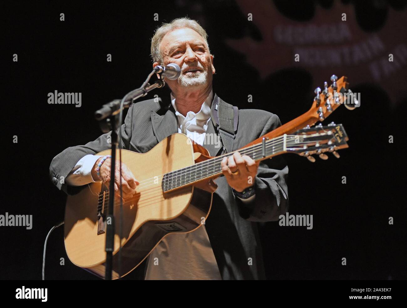 Gatlin brothers in concert hi-res stock photography and images - Alamy
