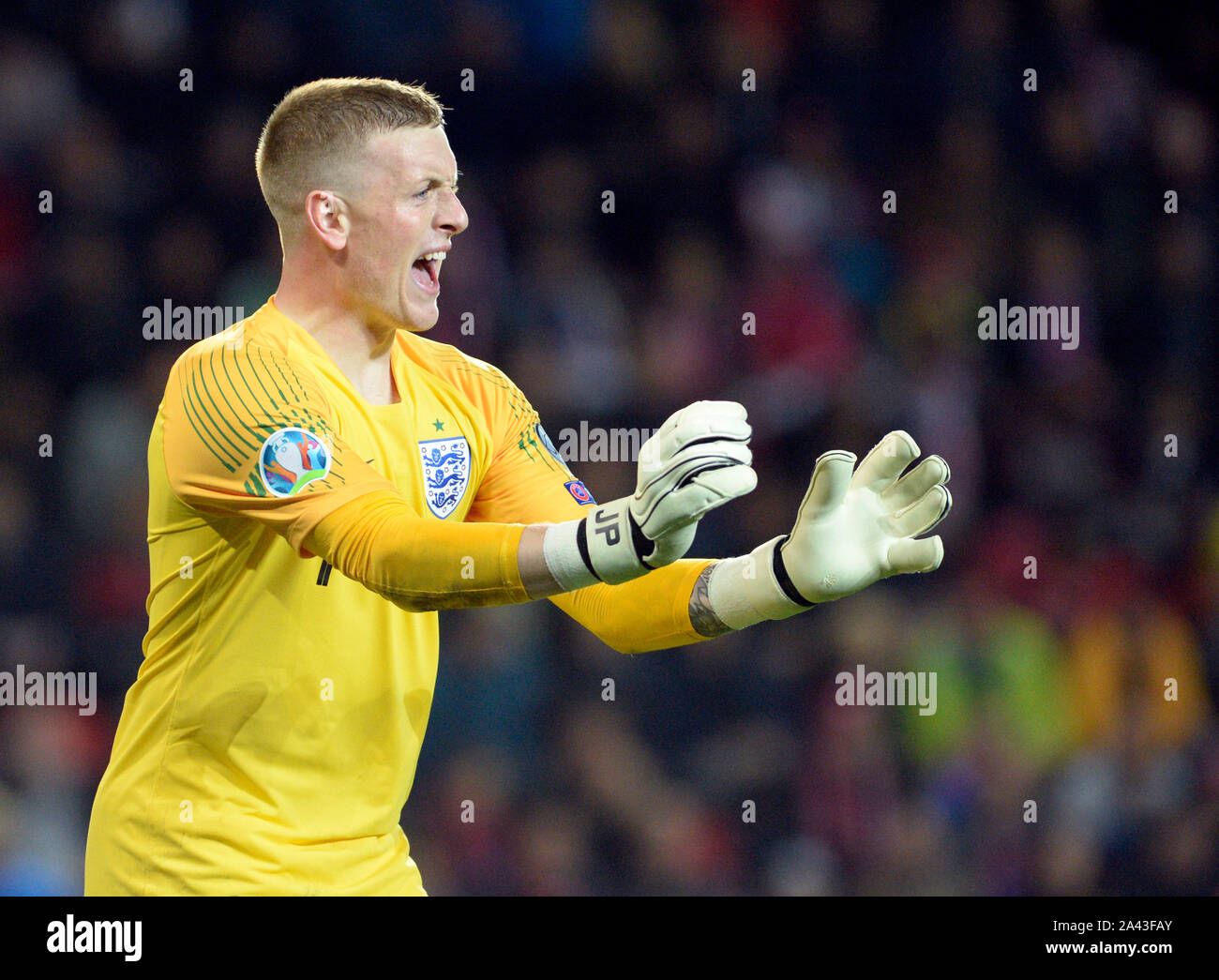 Jordan pickford goalkeeper hi-res stock photography and images - Alamy