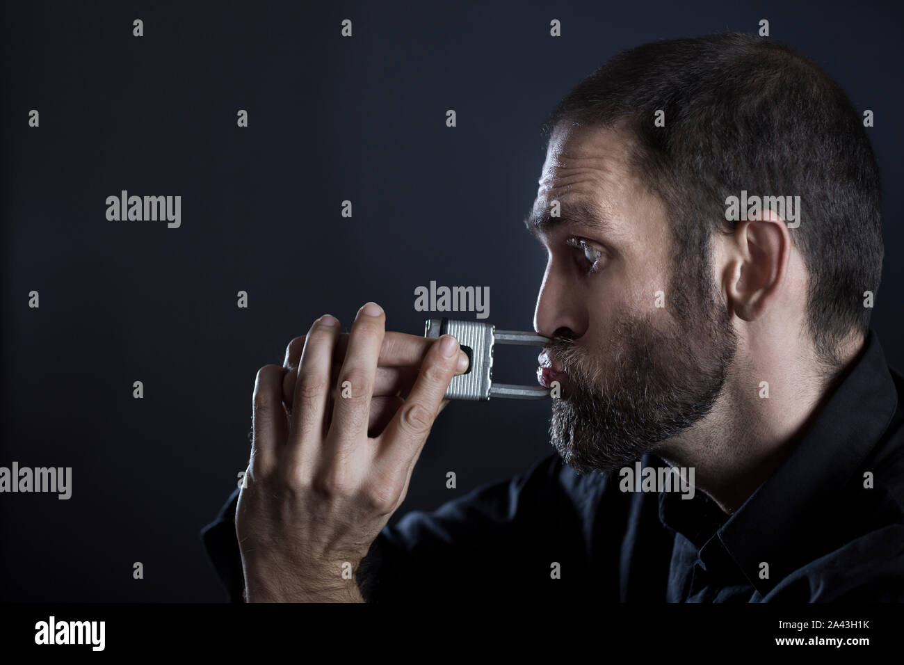 Rip off hi-res stock photography and images - Alamy