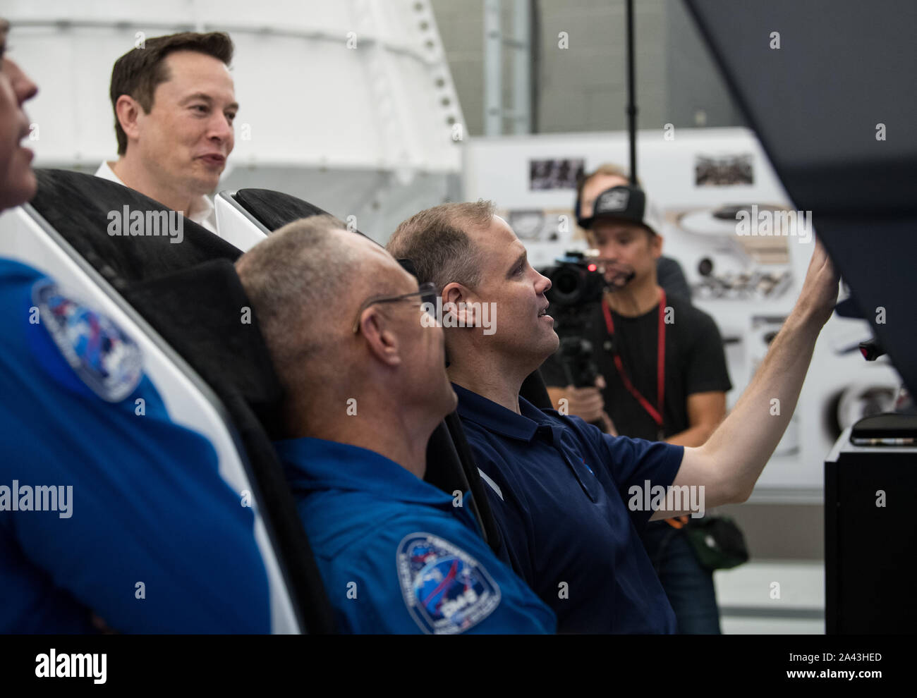Falcon flight simulator hi-res stock photography and images - Alamy