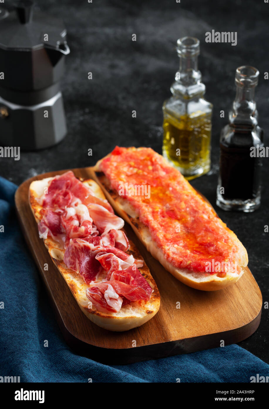 Spanish tomato and ham toast, traditional breakfast or lunch Stock ...