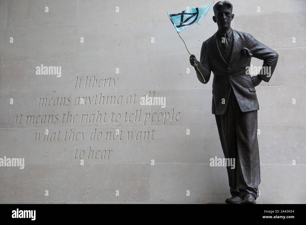 Orwell statue new broadcasting house hi-res stock photography and ...