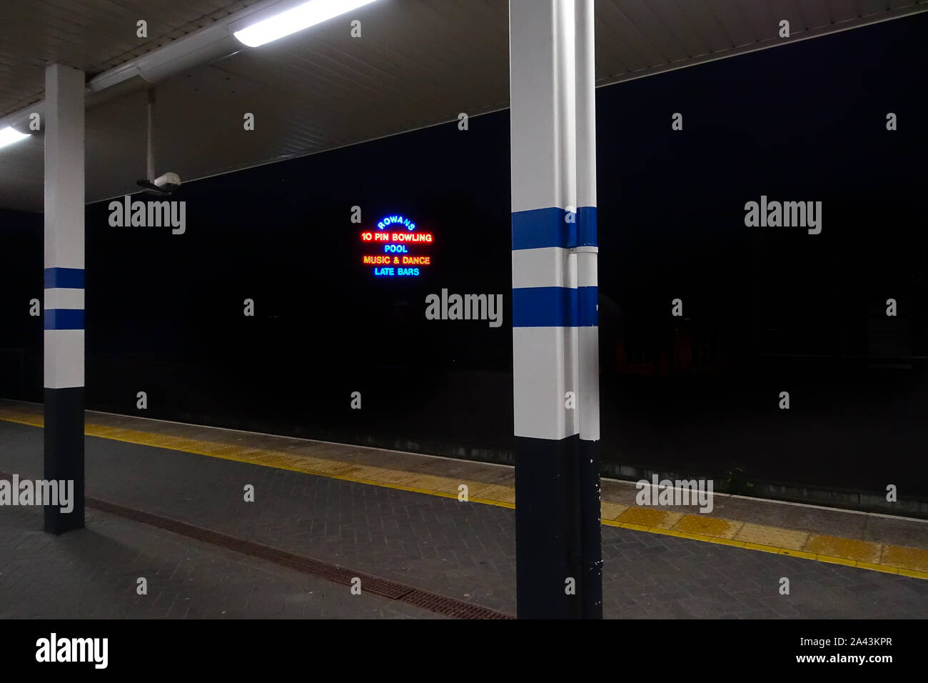 Ten pin bowling london hi-res stock photography and images - Alamy