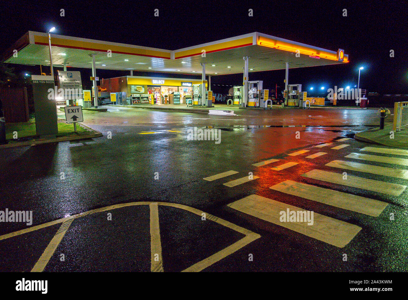 Shell petrol station, Milton Keynes, UK Stock Photo - Alamy