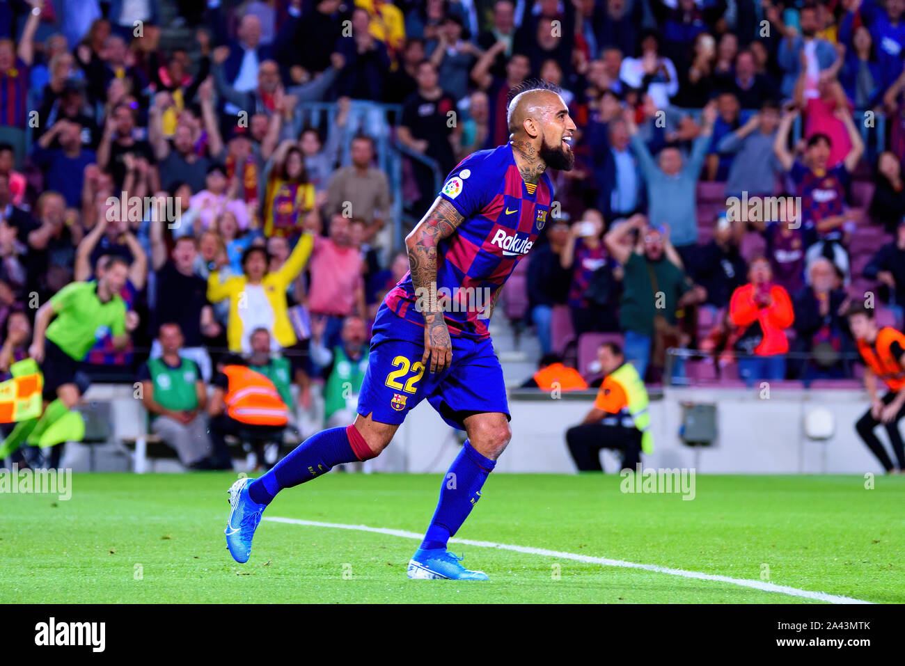 BARCELONA - OCT 6: Arturo Vidal plays at the La Liga match between FC ...