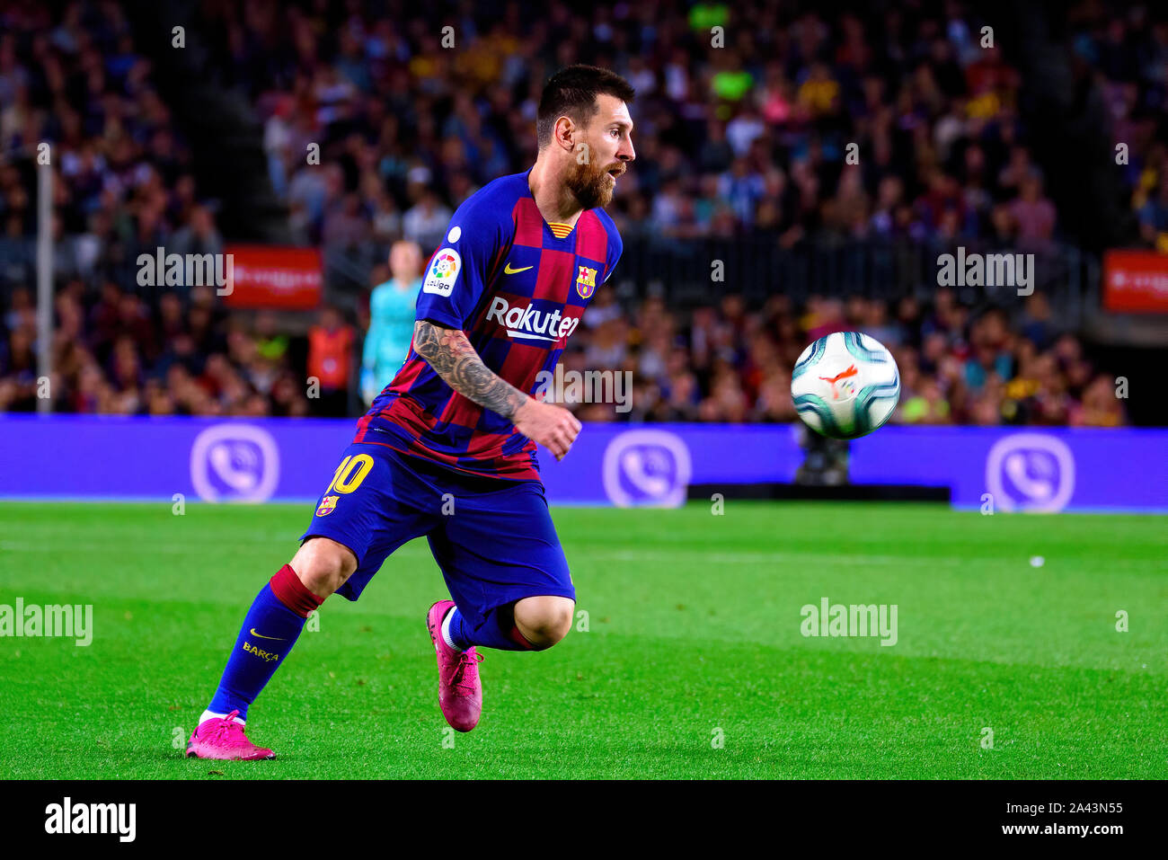 BARCELONA - OCT 6: Lionel Messi plays at the La Liga match between FC ...