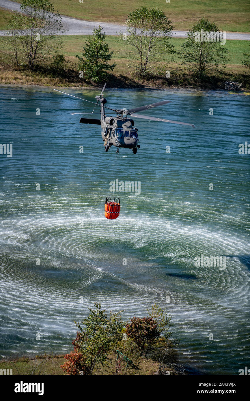 Members of the West Virginia Army National Guard's (WVARNG) Company C ...