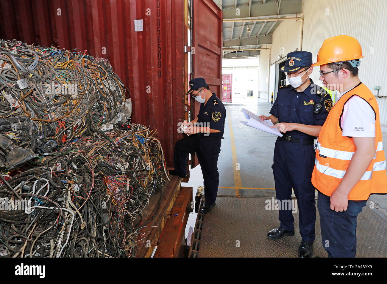Solid waste truck hi-res stock photography and images - Alamy