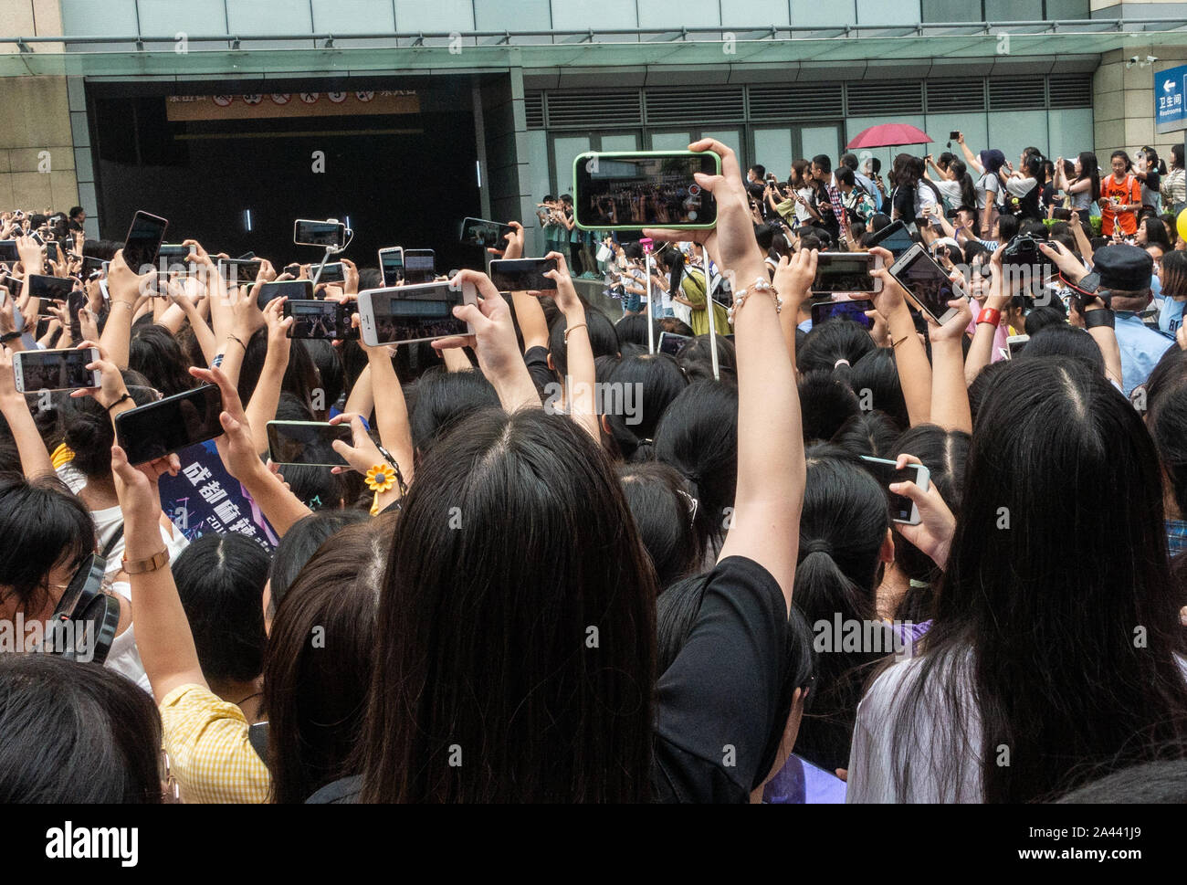 Chinese fans crowd a shopping mall to support singer and actor Karry ...