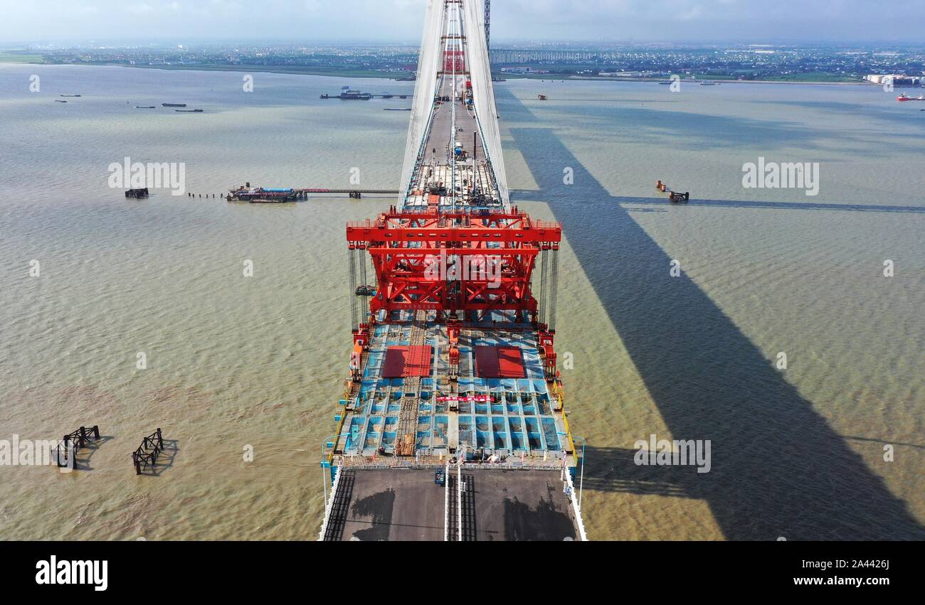 The world's longest cable-stayed bridge, the Hutong (Shanghai-Nantong ...