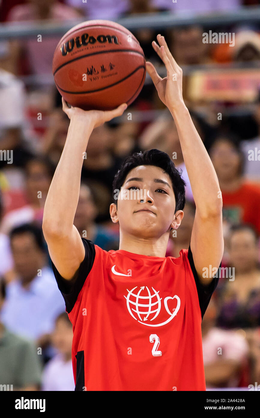 Taiwanese singer Lai Kuan-lin, also romanized as Lai Guan-lin, and a ...