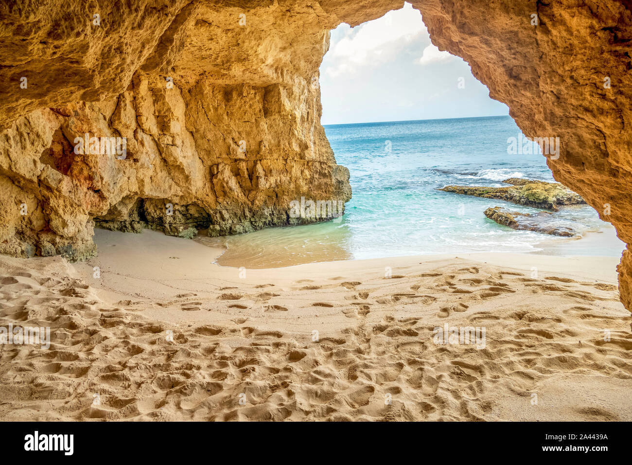Sunset beach maho bay hi-res stock photography and images - Alamy