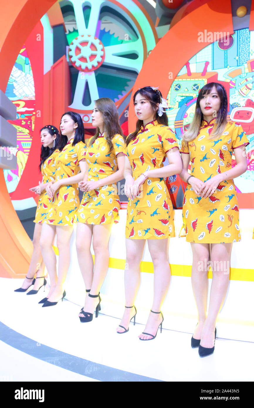 Chinese showgirls pose during the 17th China Digital Entertainment Expo ...