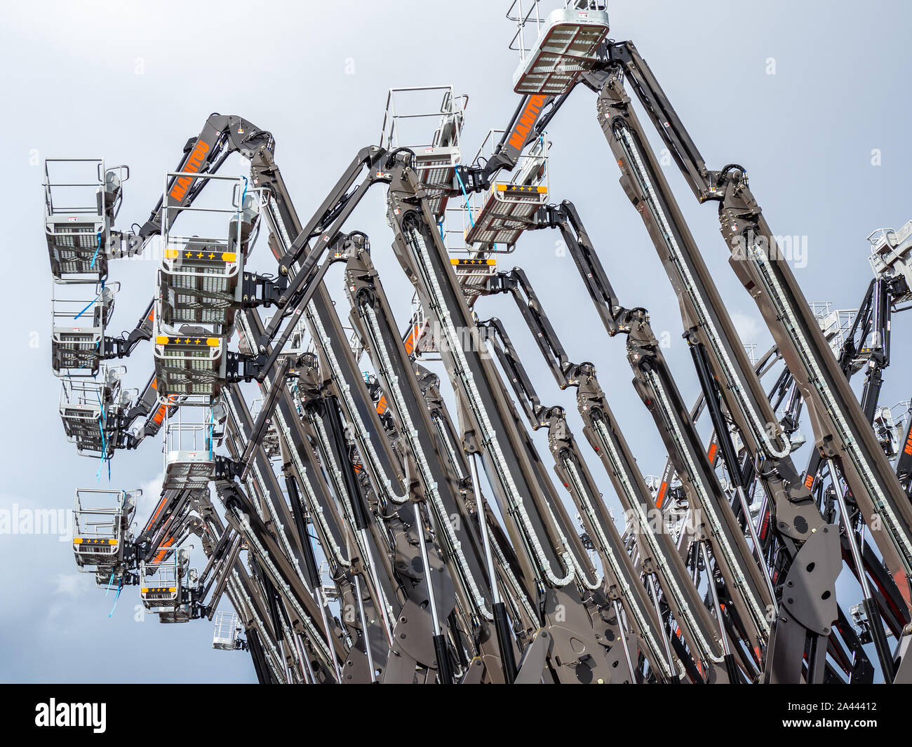 Aerial work platforms hi-res stock photography and images - Alamy