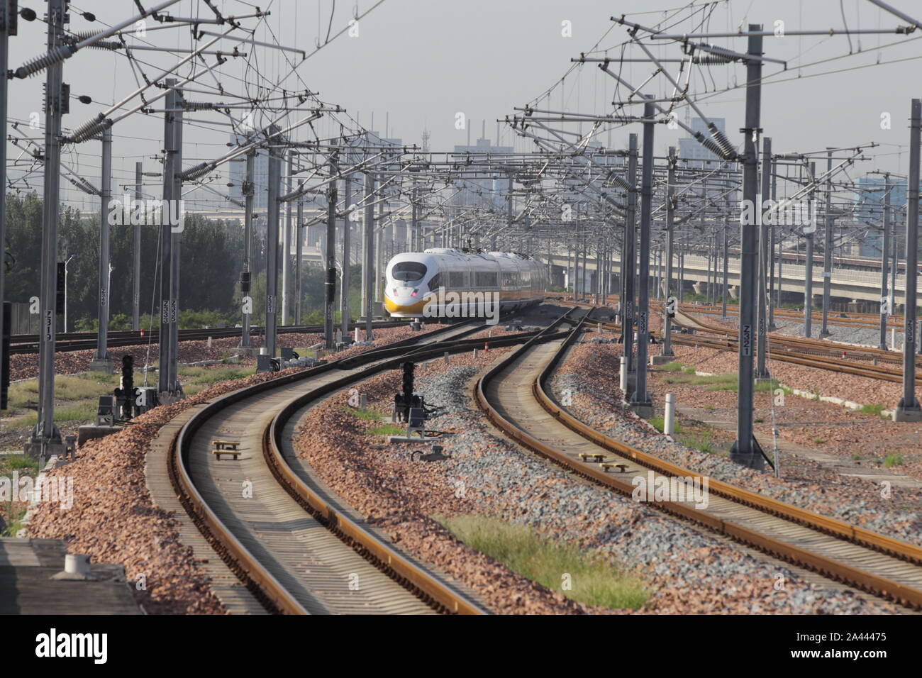 The train with serial number of CRH380BJ-A-0504 departs from Zhengzhou ...