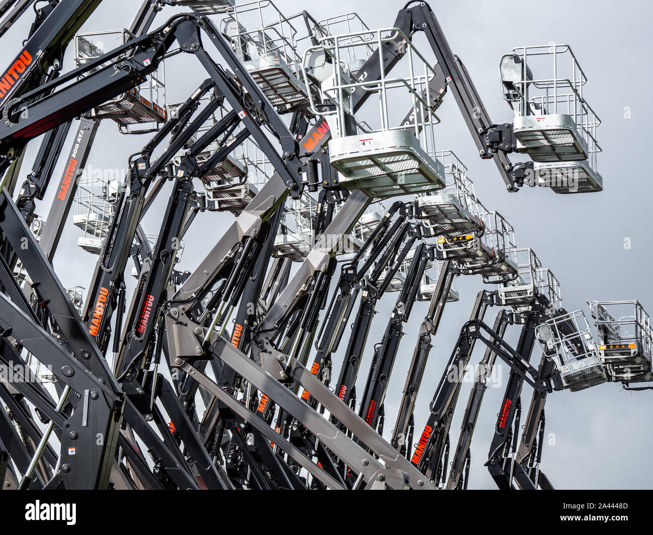 Aerial work platforms hi-res stock photography and images - Alamy