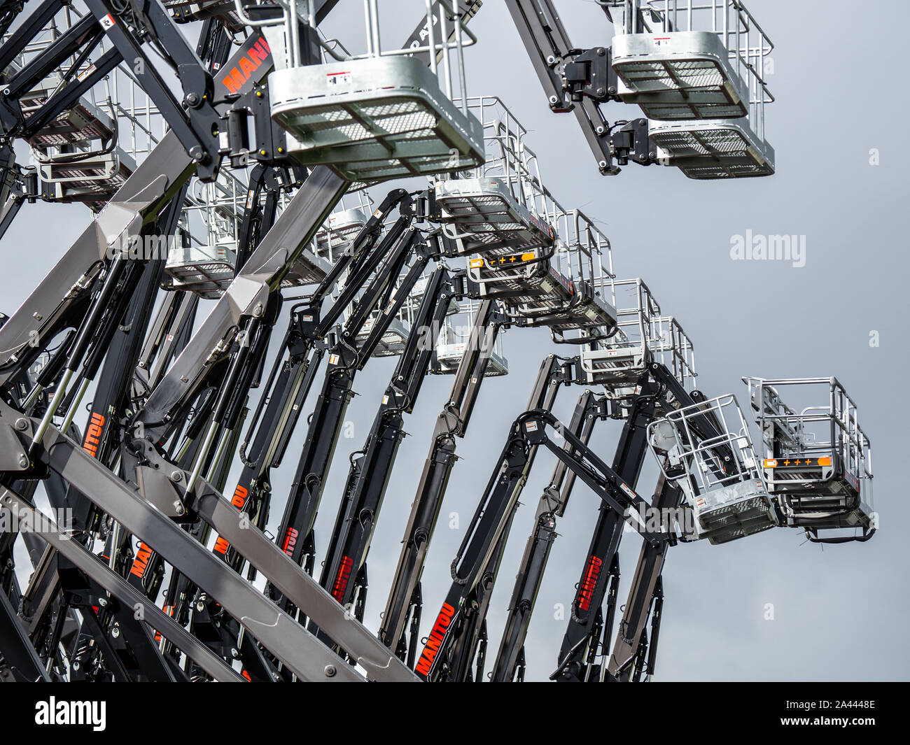 Mobile crane lifting steel frame hi-res stock photography and images ...