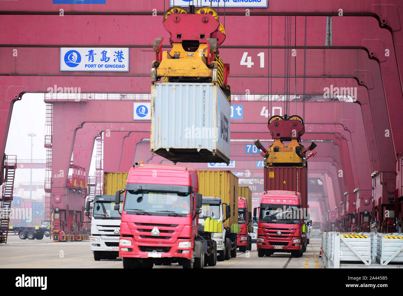Crane vehicle lifts container hi-res stock photography and images - Alamy