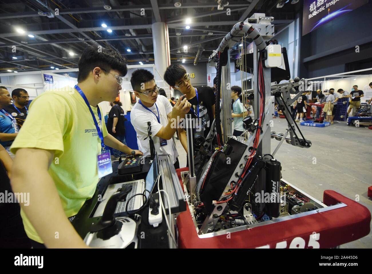 Participants test their robots before competition at the second ...