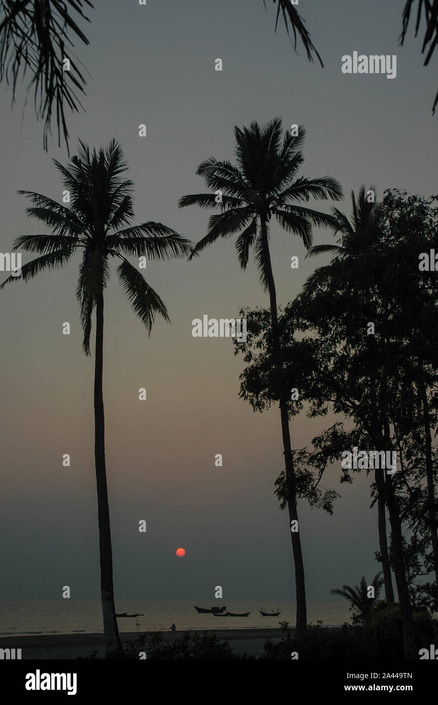Sunset at Kuakata sea beach. Patuakhali, Bangladesh Stock Photo - Alamy