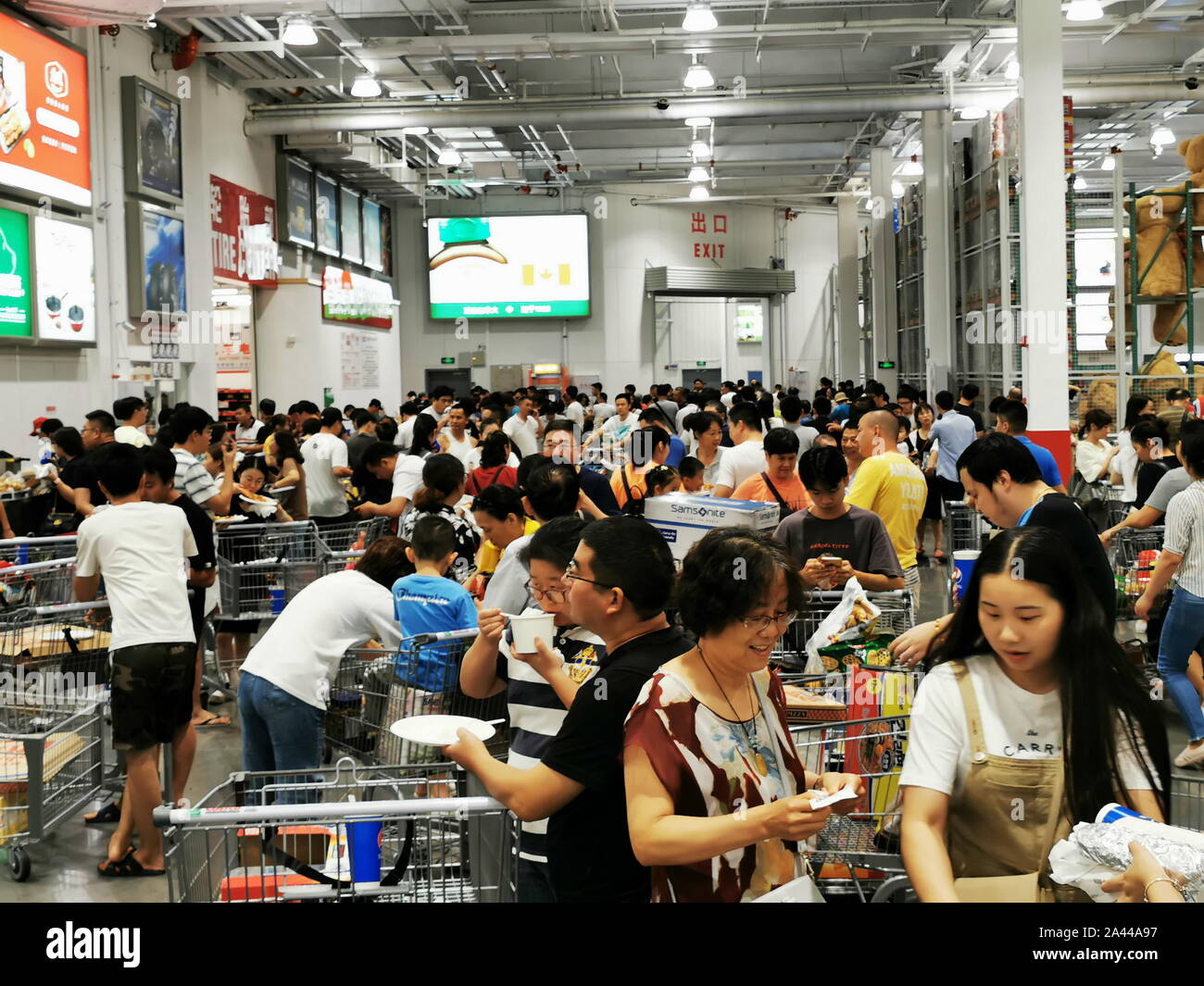 Chinese customers shop at the Costco store in Shanghai, China, 28 ...