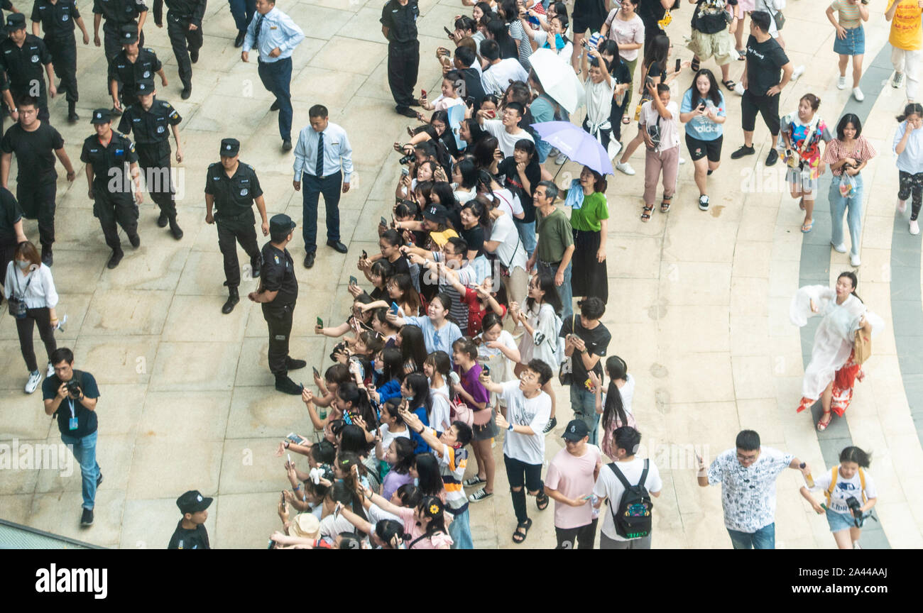Chinese fans crowd a shopping mall to support singer and actor Karry ...