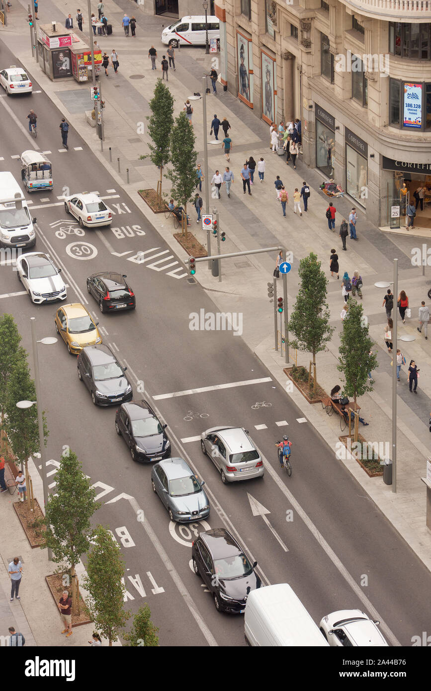 Traffic in a city street viewed from above Stock Photo - Alamy