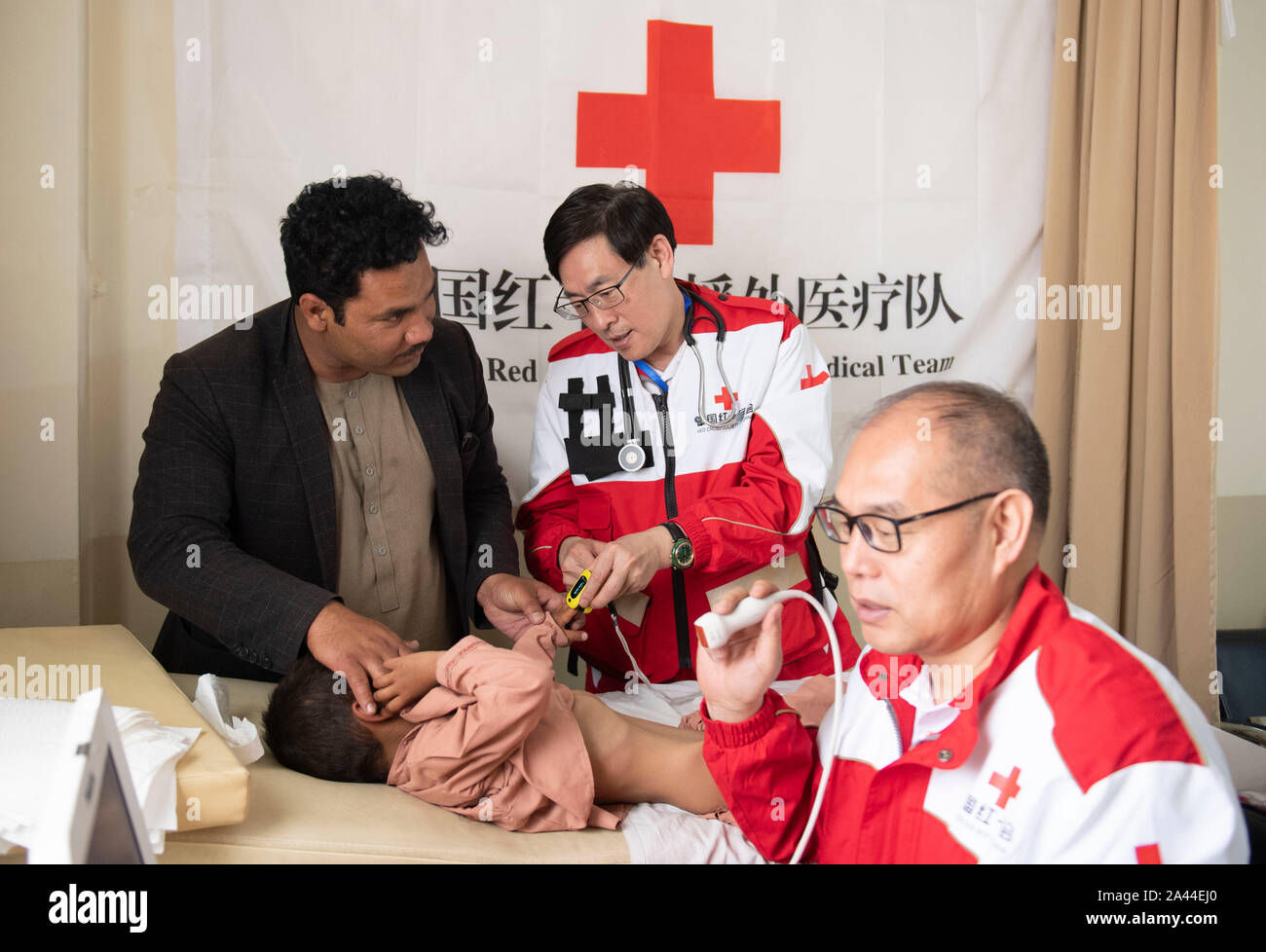 Chinese doctors from Red Cross Society of China examine an Afghan child ...