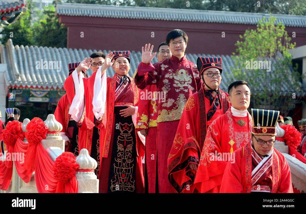 Alumni couples attend group wedding in traditional Chinese way at ...