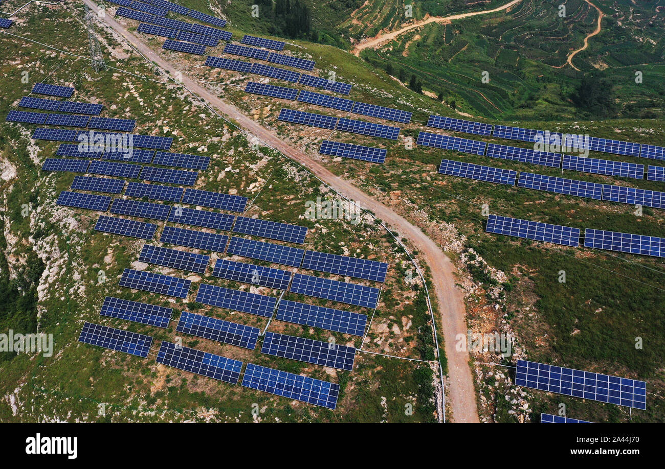 Solar electric generating station hi-res stock photography and images ...