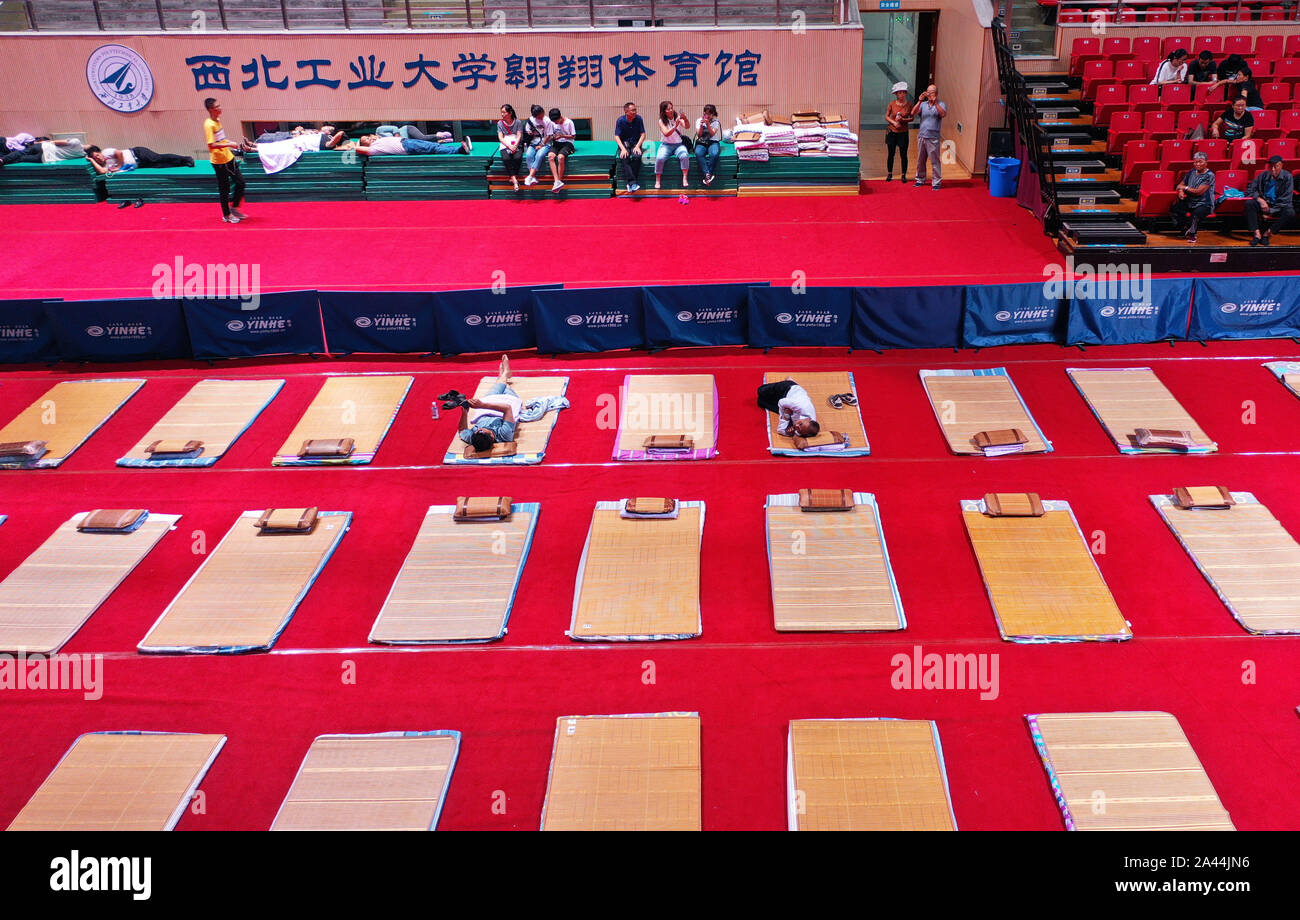 Parents of freshmen who escorted their children for enrollment on their ...