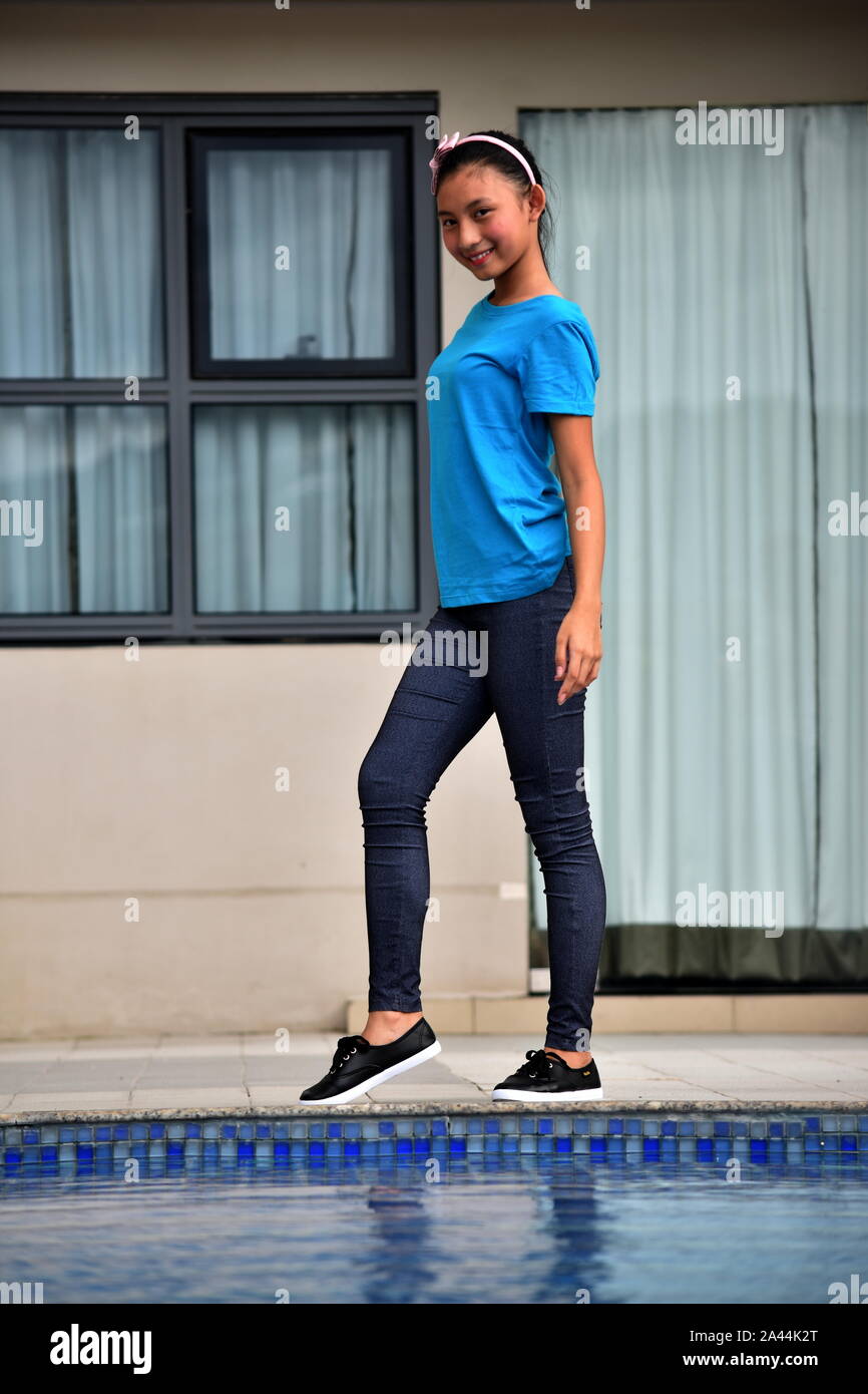 Girl happy apartments hi-res stock photography and images - Alamy