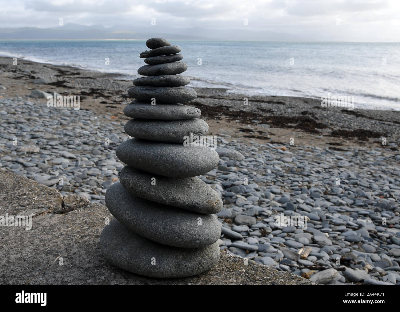Stones on beach hi-res stock photography and images - Alamy