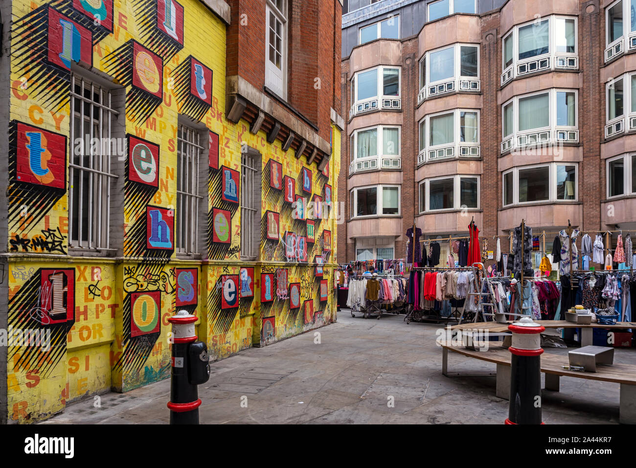 Popular street market hi-res stock photography and images - Alamy