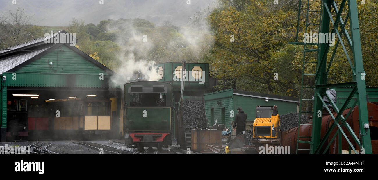 Train engine sheds hi-res stock photography and images - Alamy