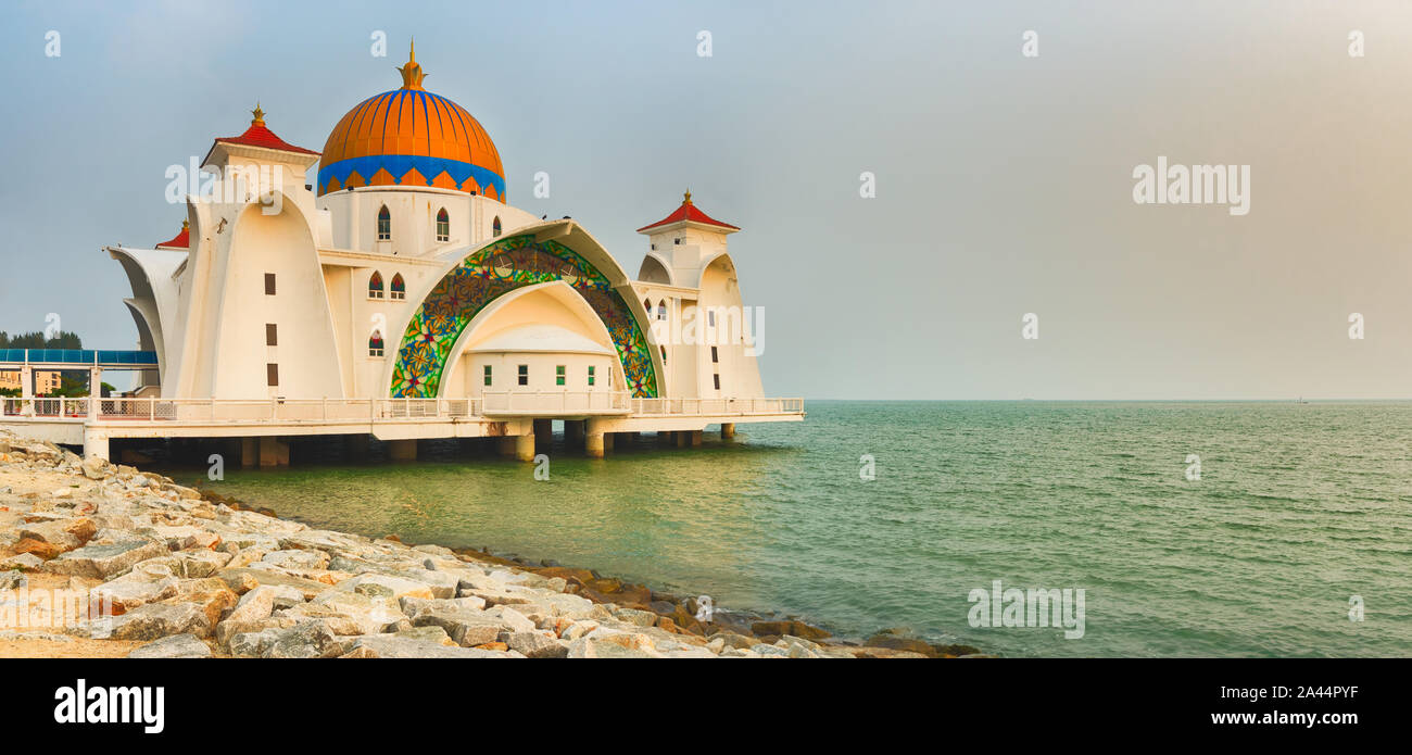 Mosque on water hi-res stock photography and images - Alamy