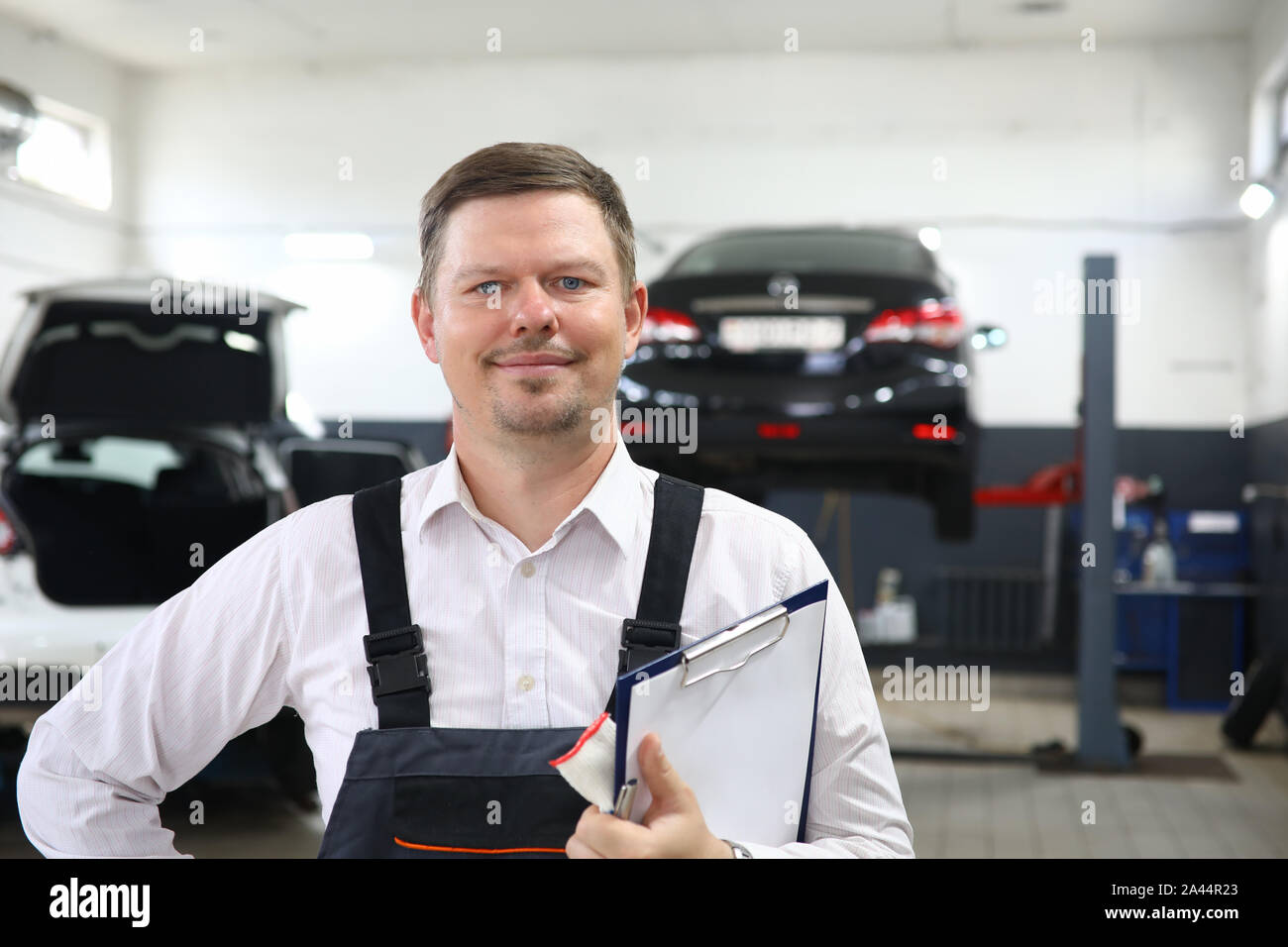 Smiling male mechanic Stock Photo - Alamy
