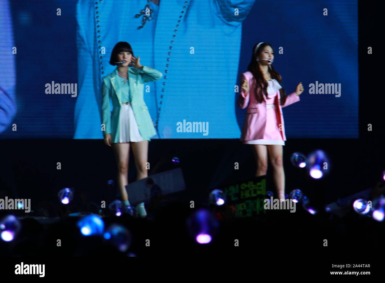 Members of South Korean girl group GFriend perform during the 2019 ...