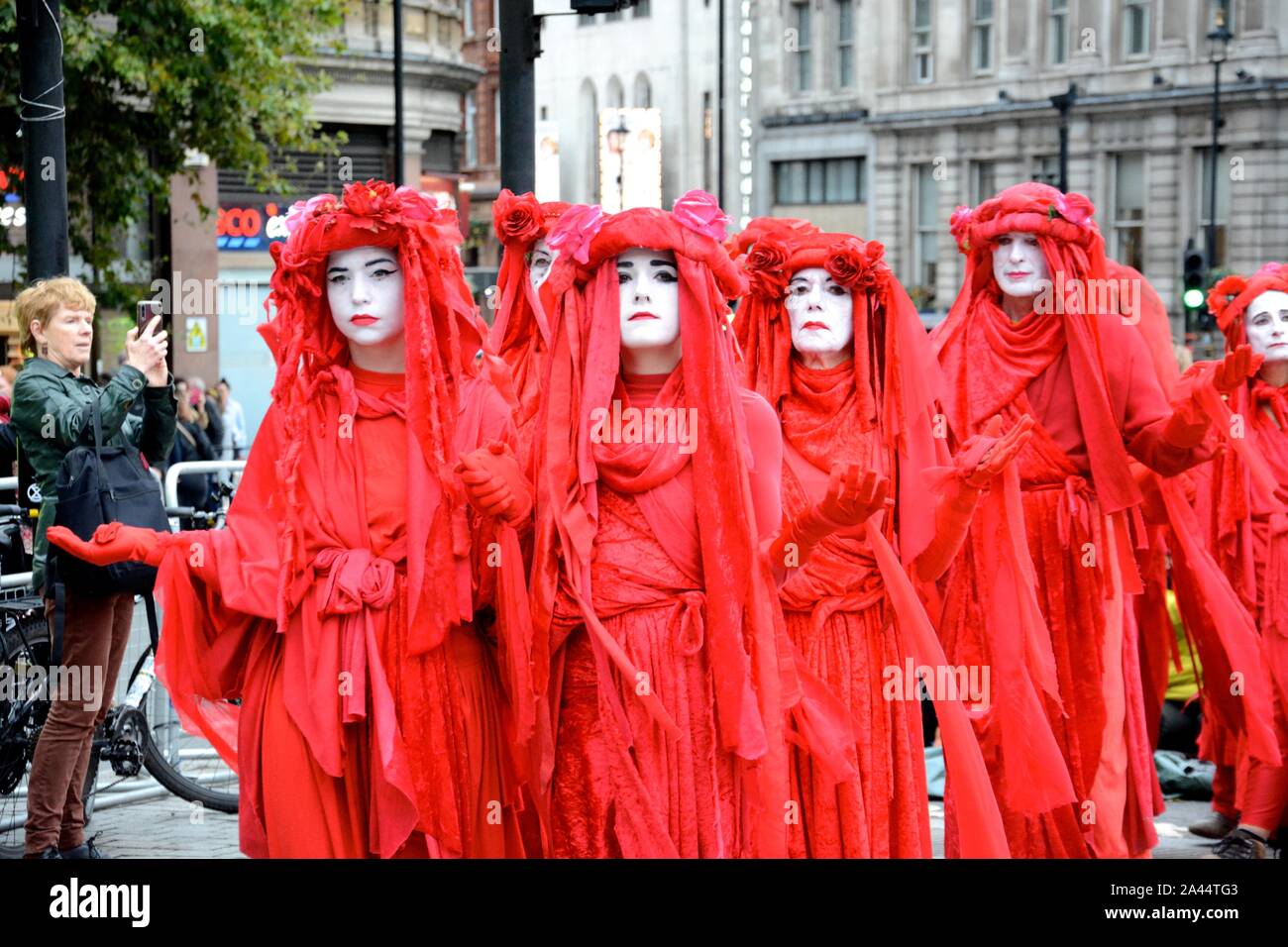 Invisible cloaks hi-res stock photography and images - Alamy