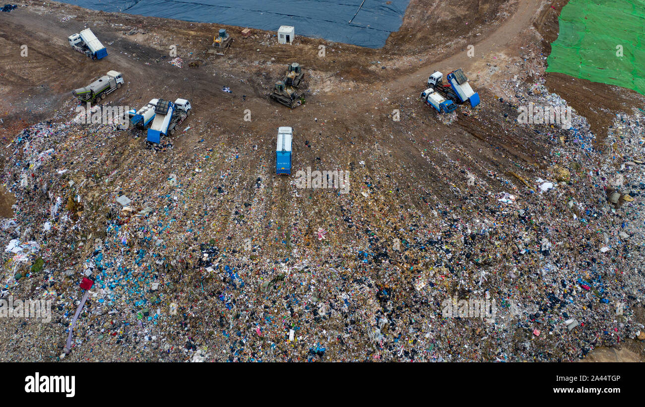 Chinese workers sort out and bury kitchen waste at the Jiangcungou ...