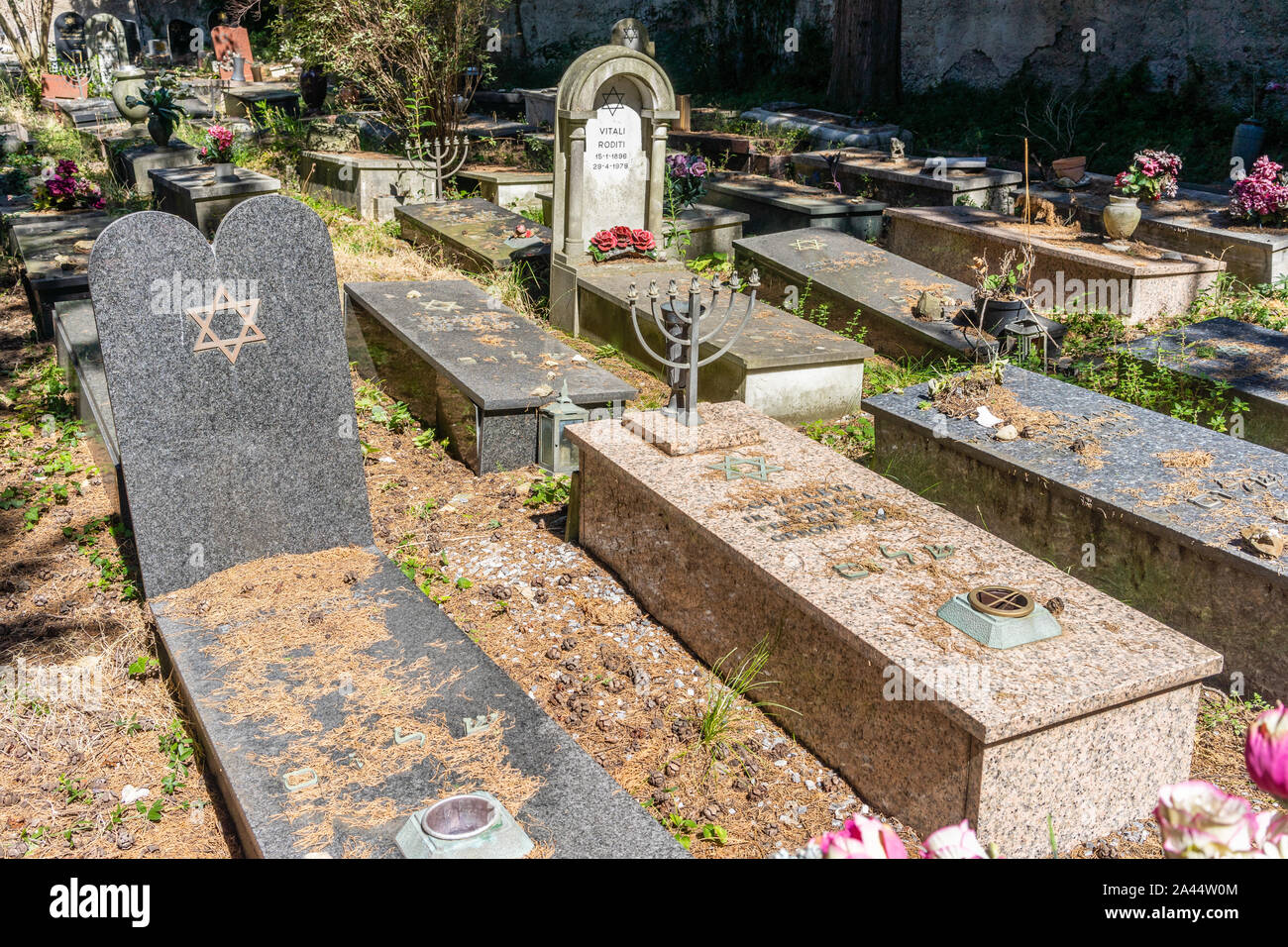 Jewish tombs hi-res stock photography and images - Alamy