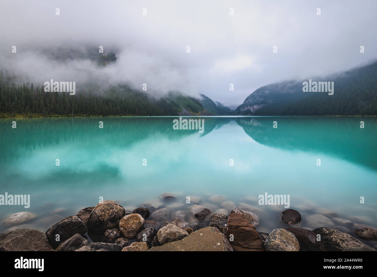 Turquoise-colored Lake Louise with reflections of the surrounding ...