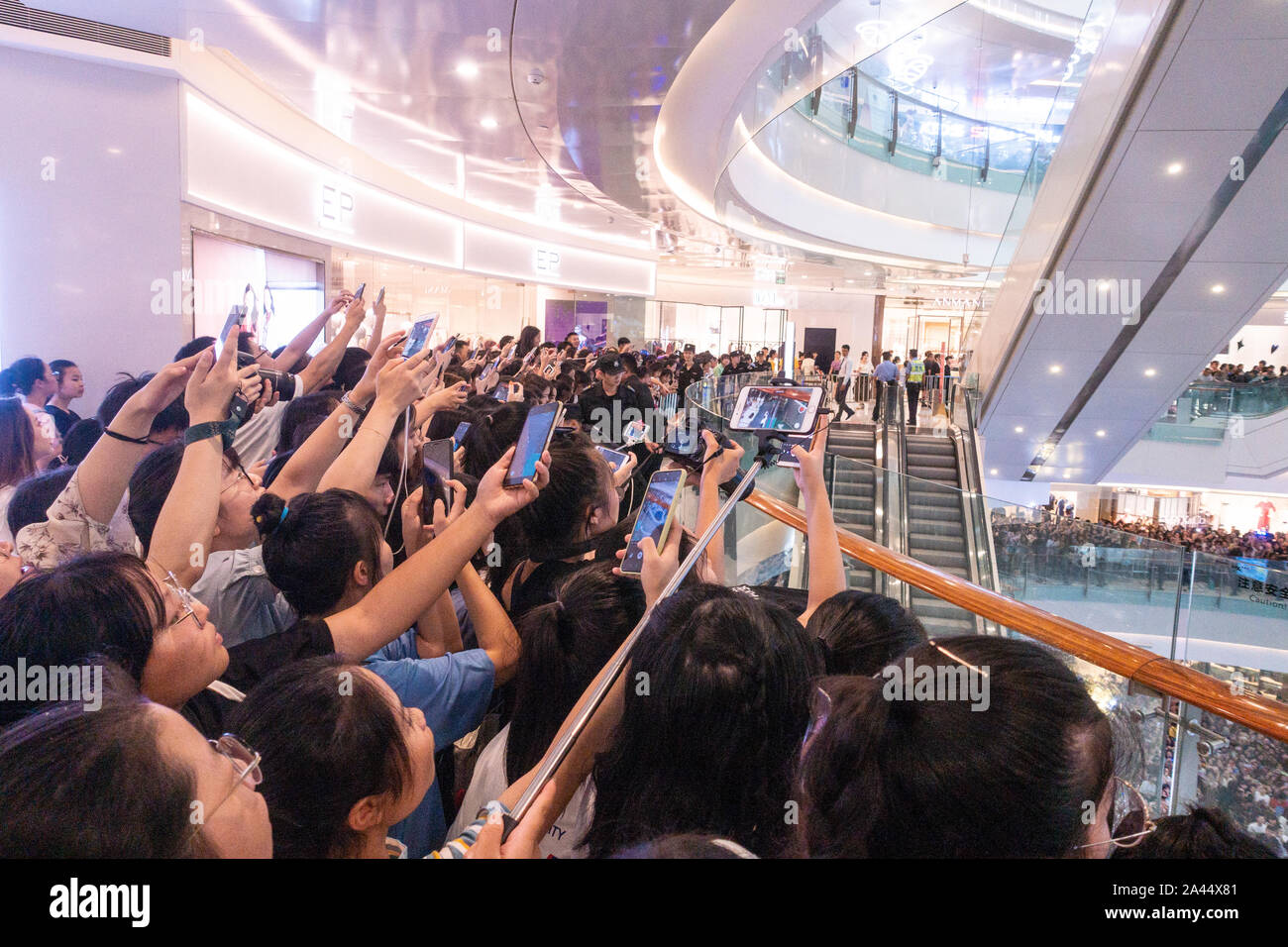 Chinese fans crowd a shopping mall to support singer and actor Karry ...