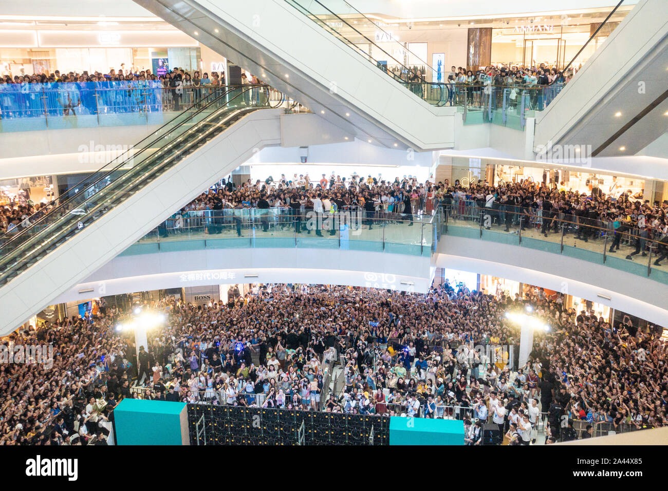 Chinese fans crowd a shopping mall to support singer and actor Karry ...