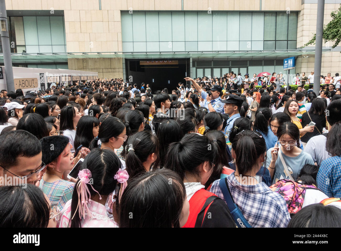 Chinese fans crowd a shopping mall to support singer and actor Karry ...