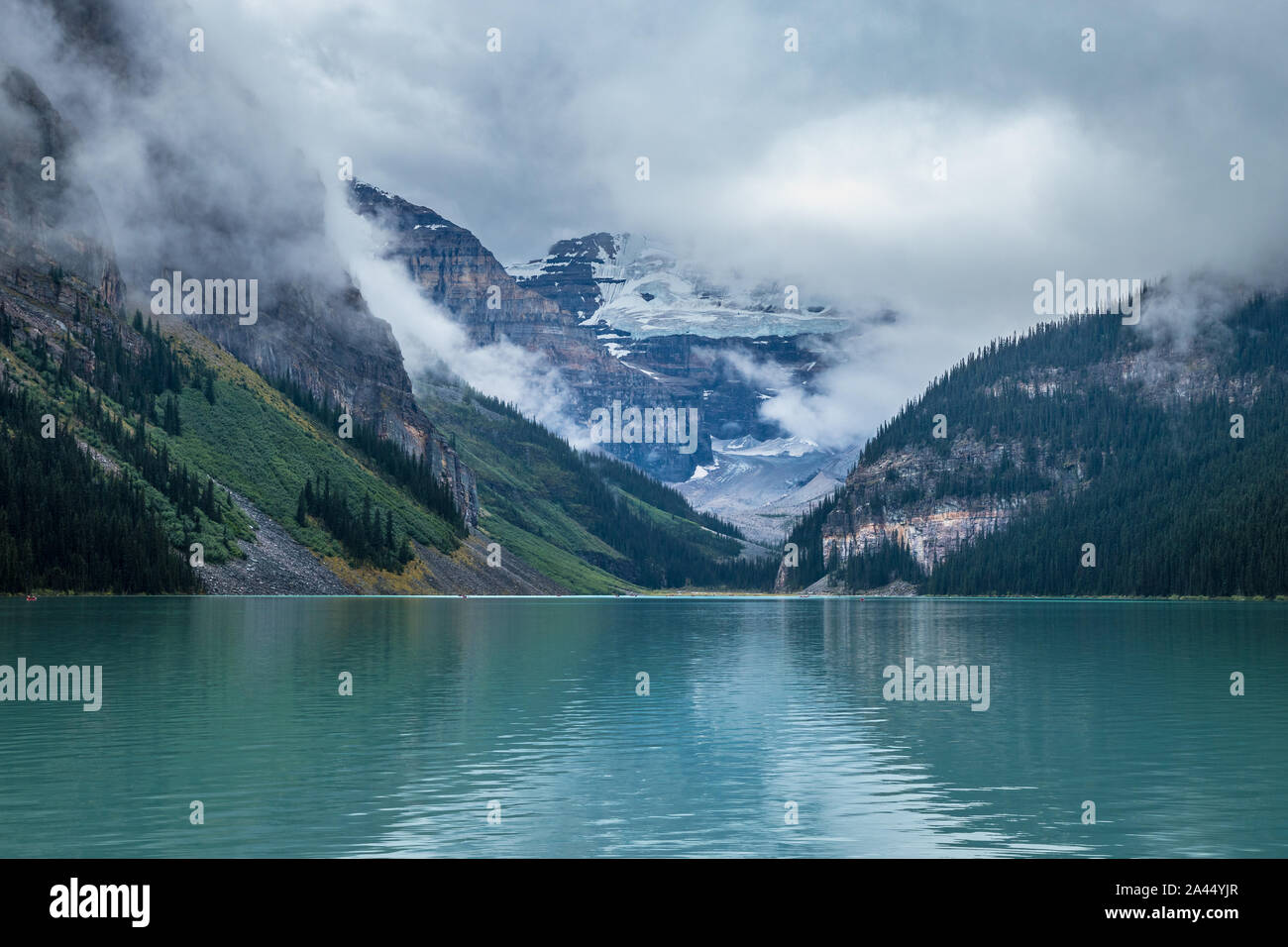 Turquoise-colored Lake Louise with reflections of the surrounding ...