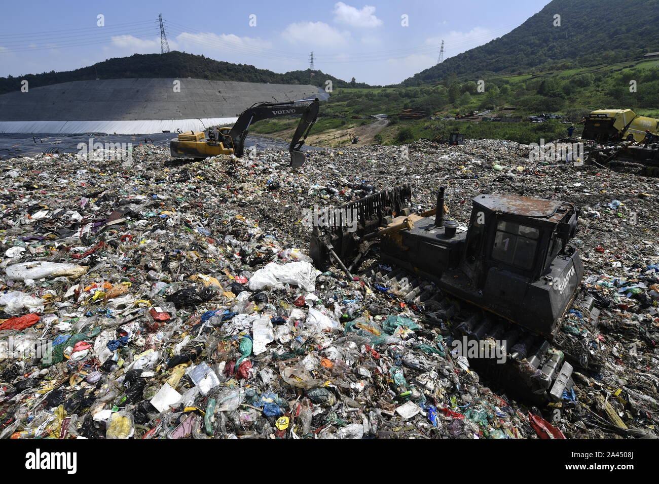 Chinese workers sort out and bury kitchen waste at the Tianziling ...