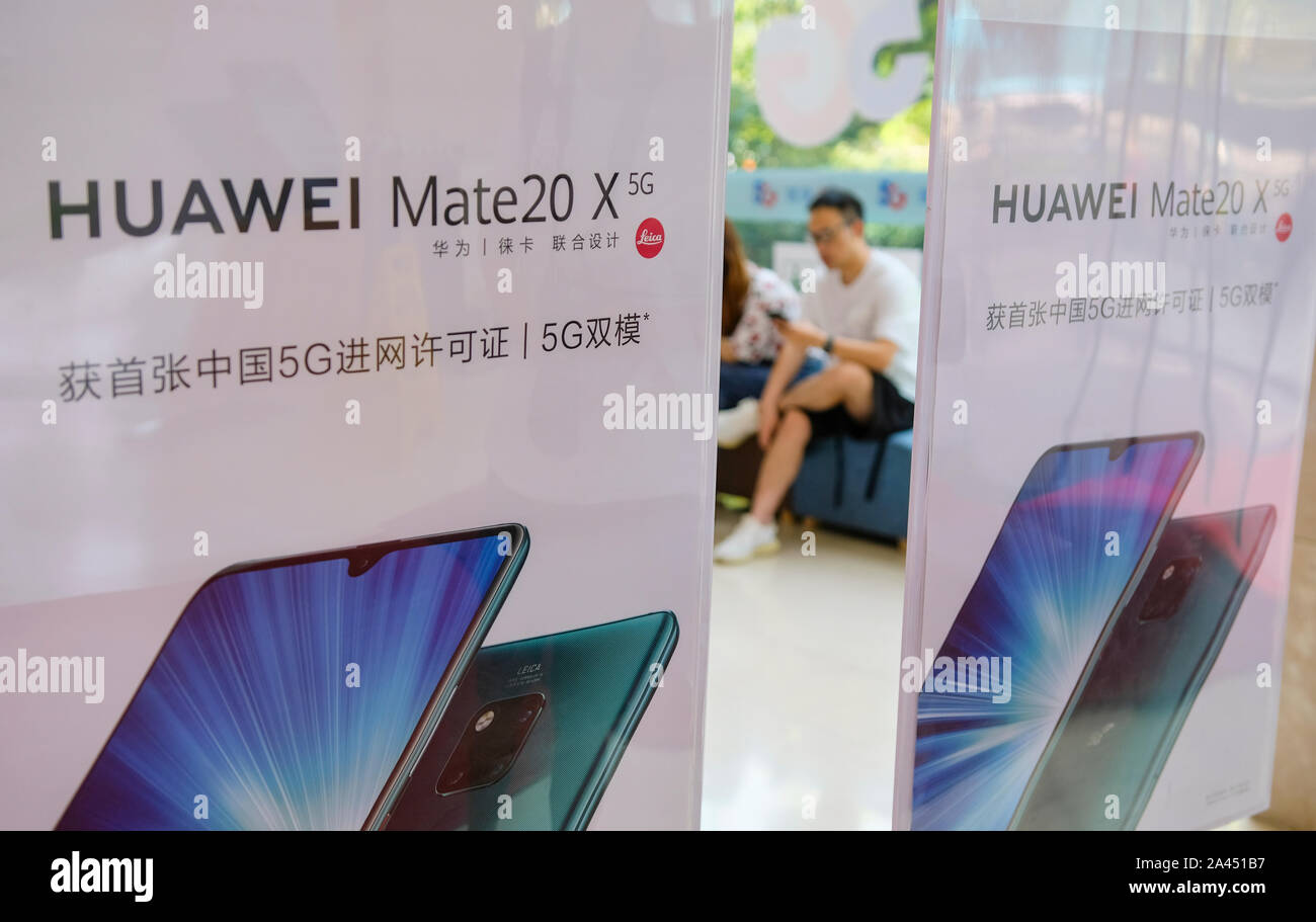 Huawei advertisements hi-res stock photography and images - Alamy