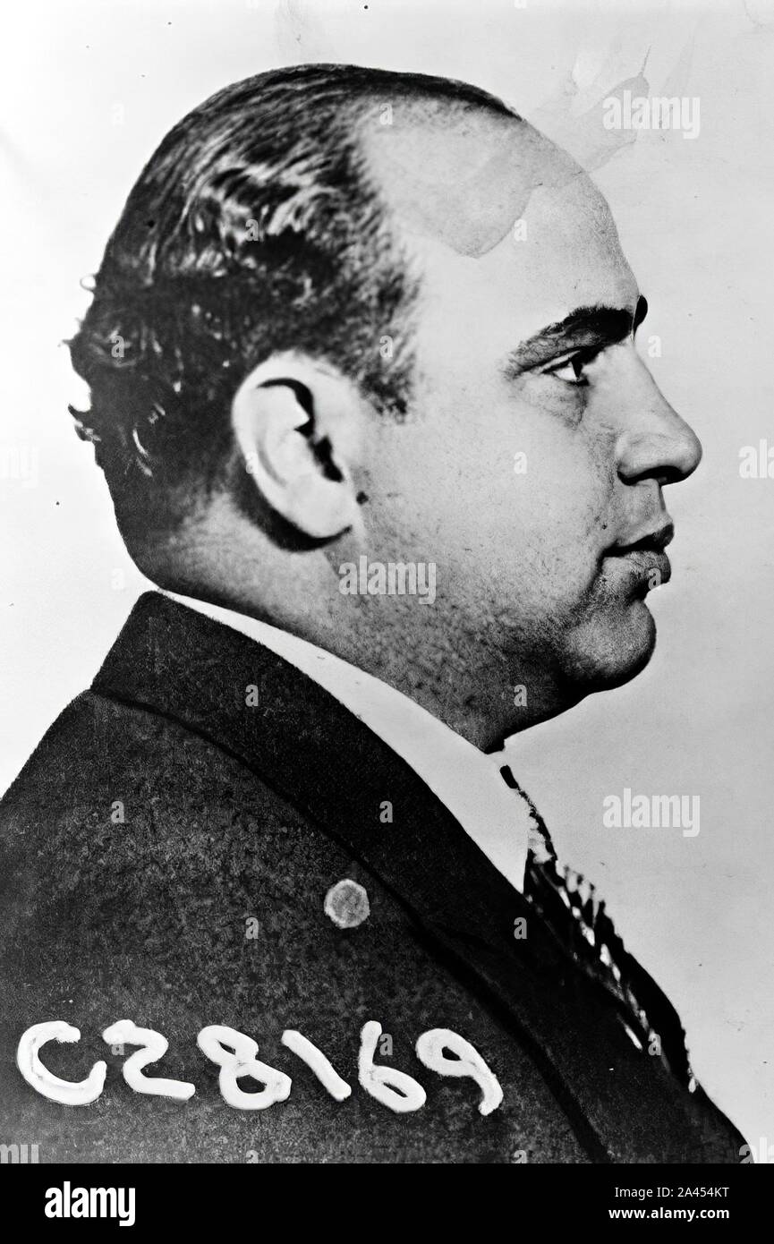 Gangster mugshot black and white hi-res stock photography and images ...