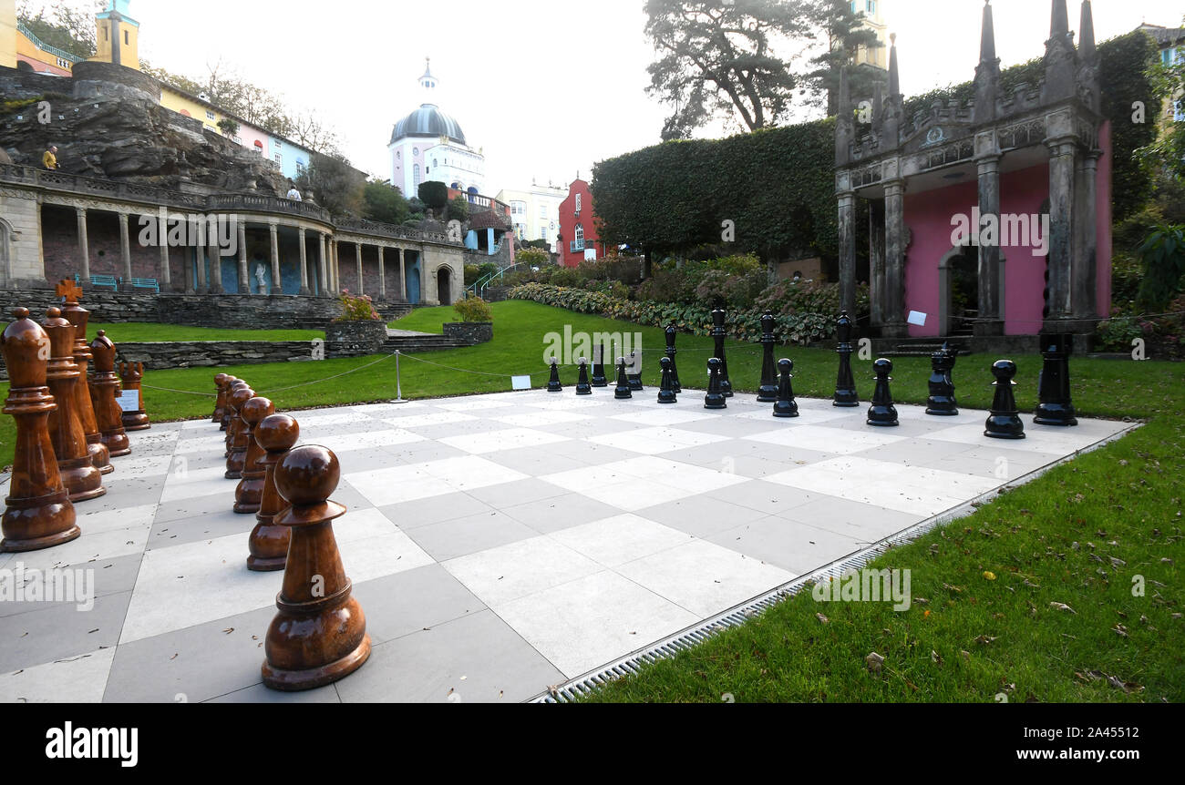 Portmeirion chess set hi-res stock photography and images - Alamy